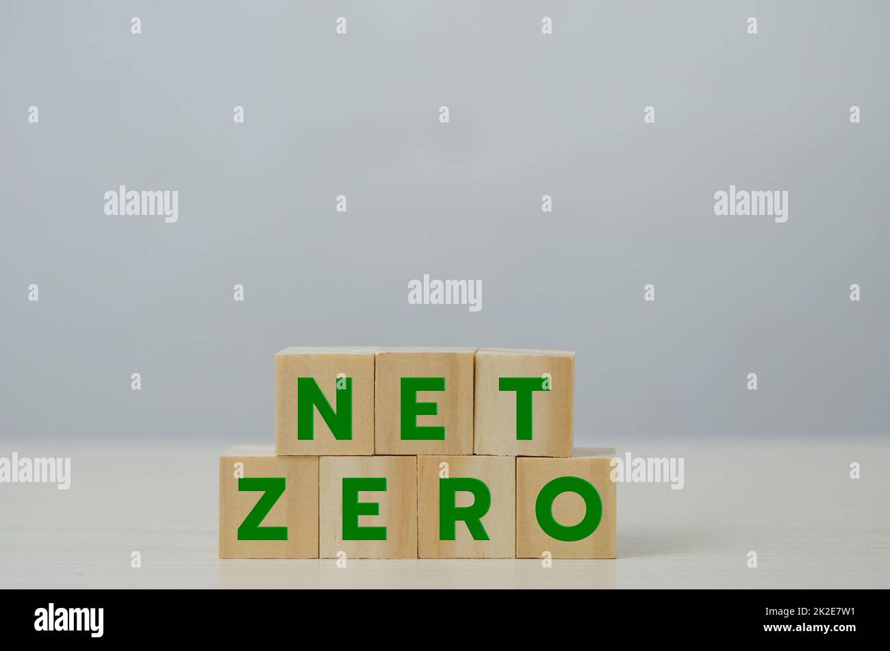 wooden cube block net zero business Concept Stock Photo - Alamy