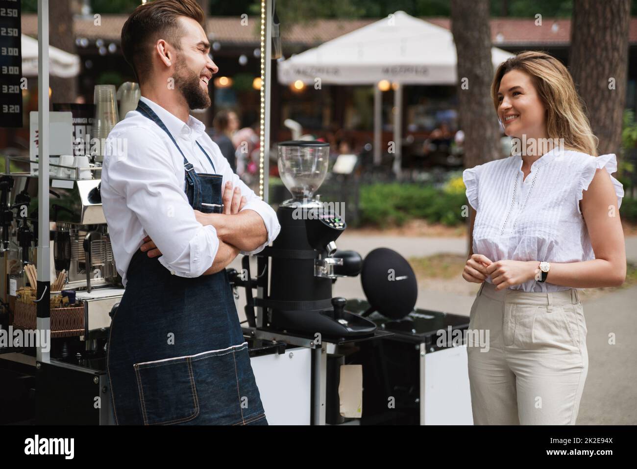 Coffee shop barista customer hi-res stock photography and images - Alamy