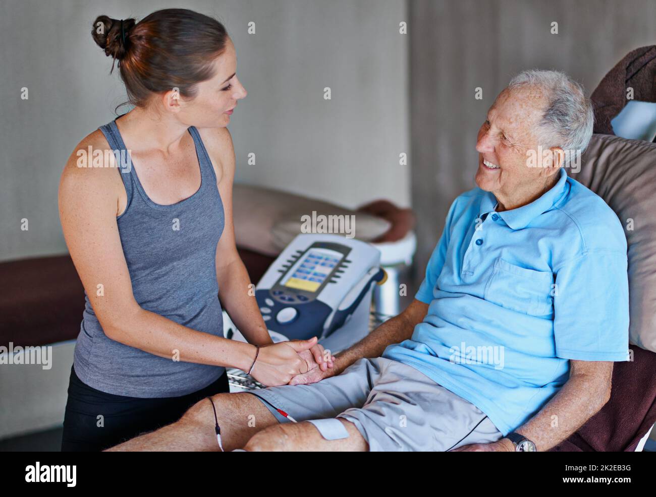 Elderly physiotherapy hi-res stock photography and images - Alamy