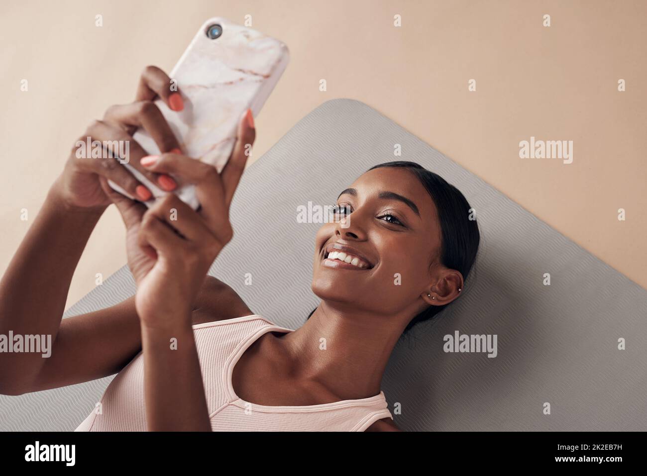 Model pose lying down hi-res stock photography and images - Alamy