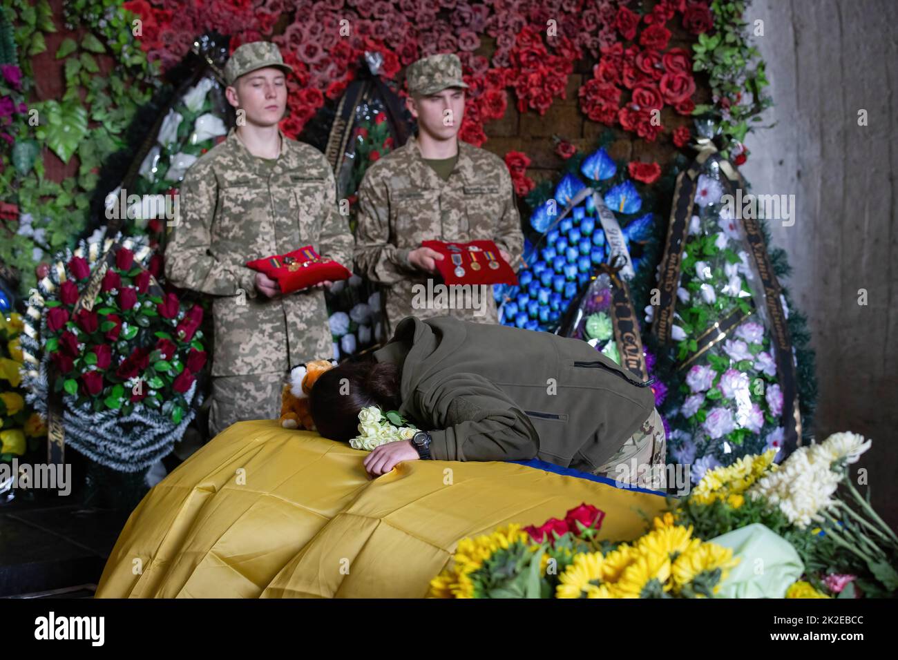 Kyiv, Ukraine. 16th Sep, 2022. A woman mourns next to a coffin during a ...
