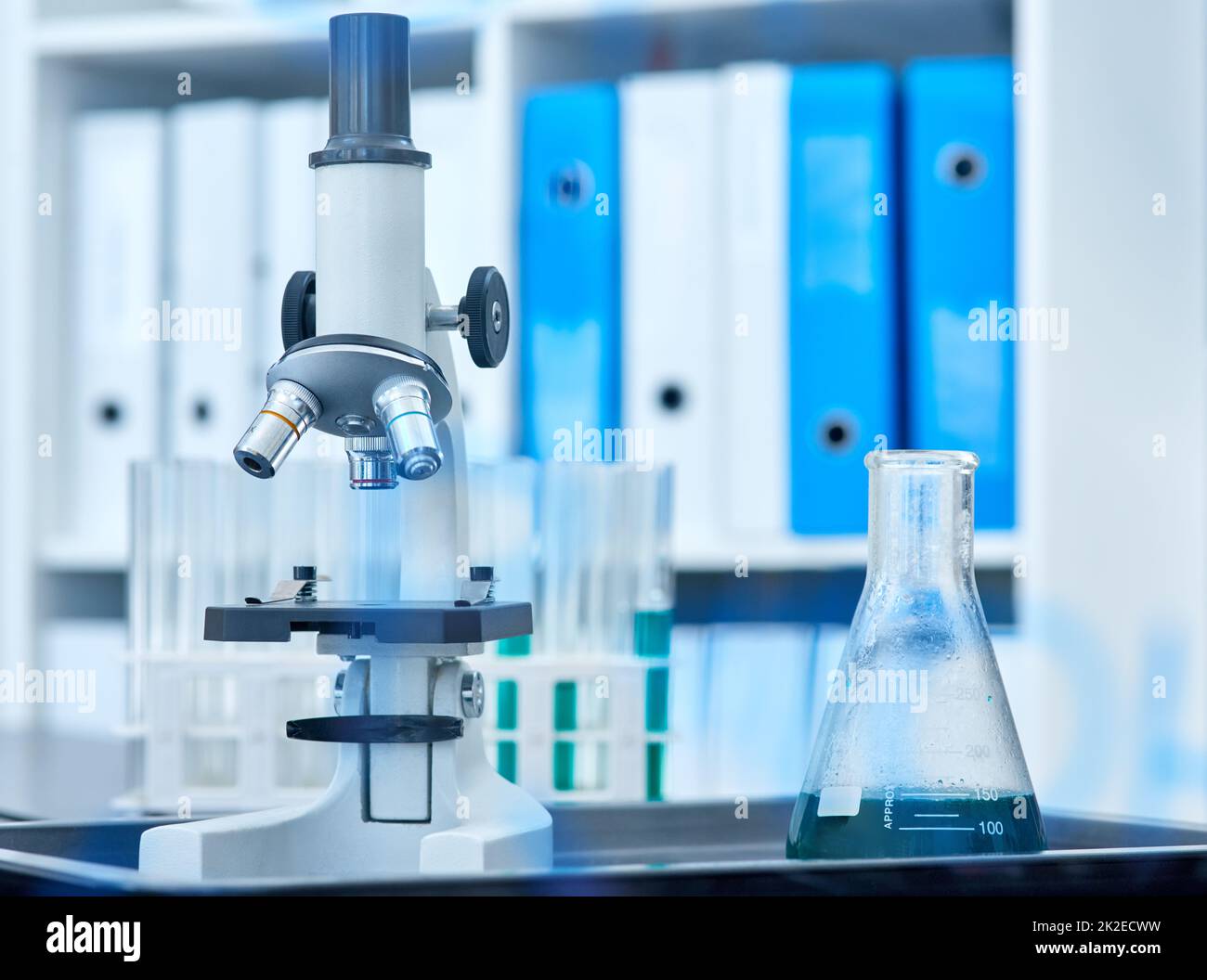 Lab experiment hi-res stock photography and images - Alamy