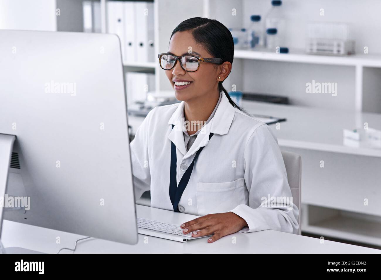 Female computer scientist hi-res stock photography and images - Alamy
