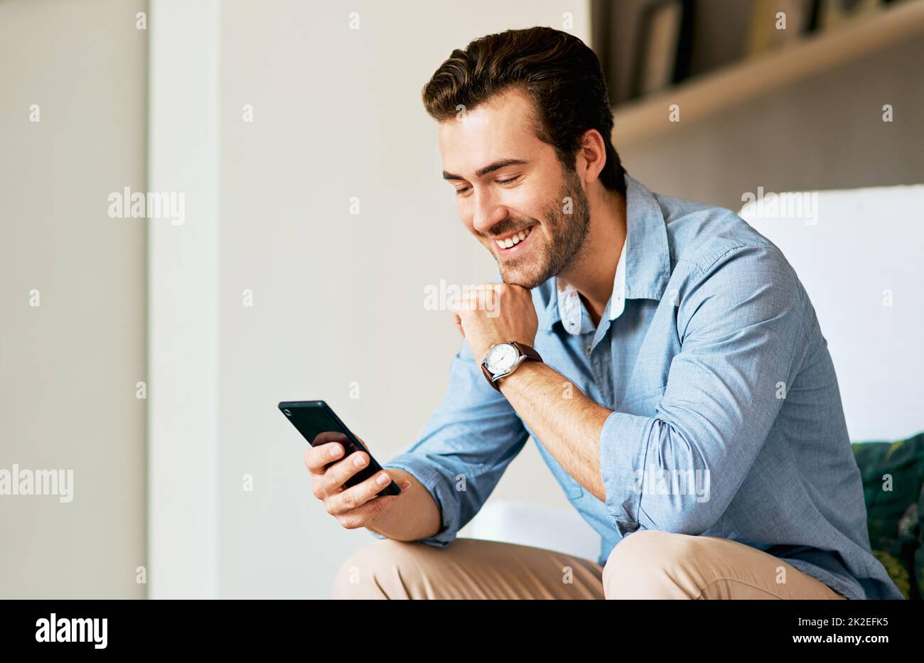 Buzzing cellphone hi-res stock photography and images - Alamy