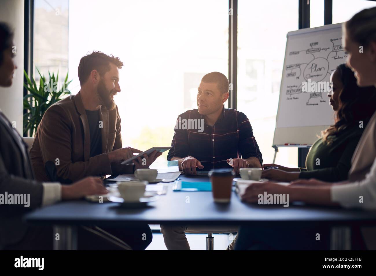 Business people having a meeting people hi-res stock photography and ...