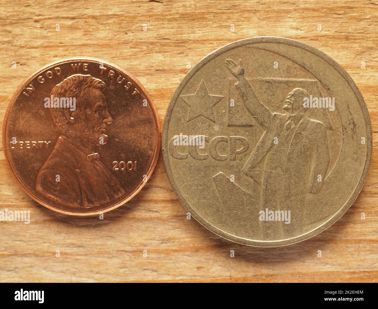 Lincoln and Lenin on US and SSSR coin Stock Photo - Alamy
