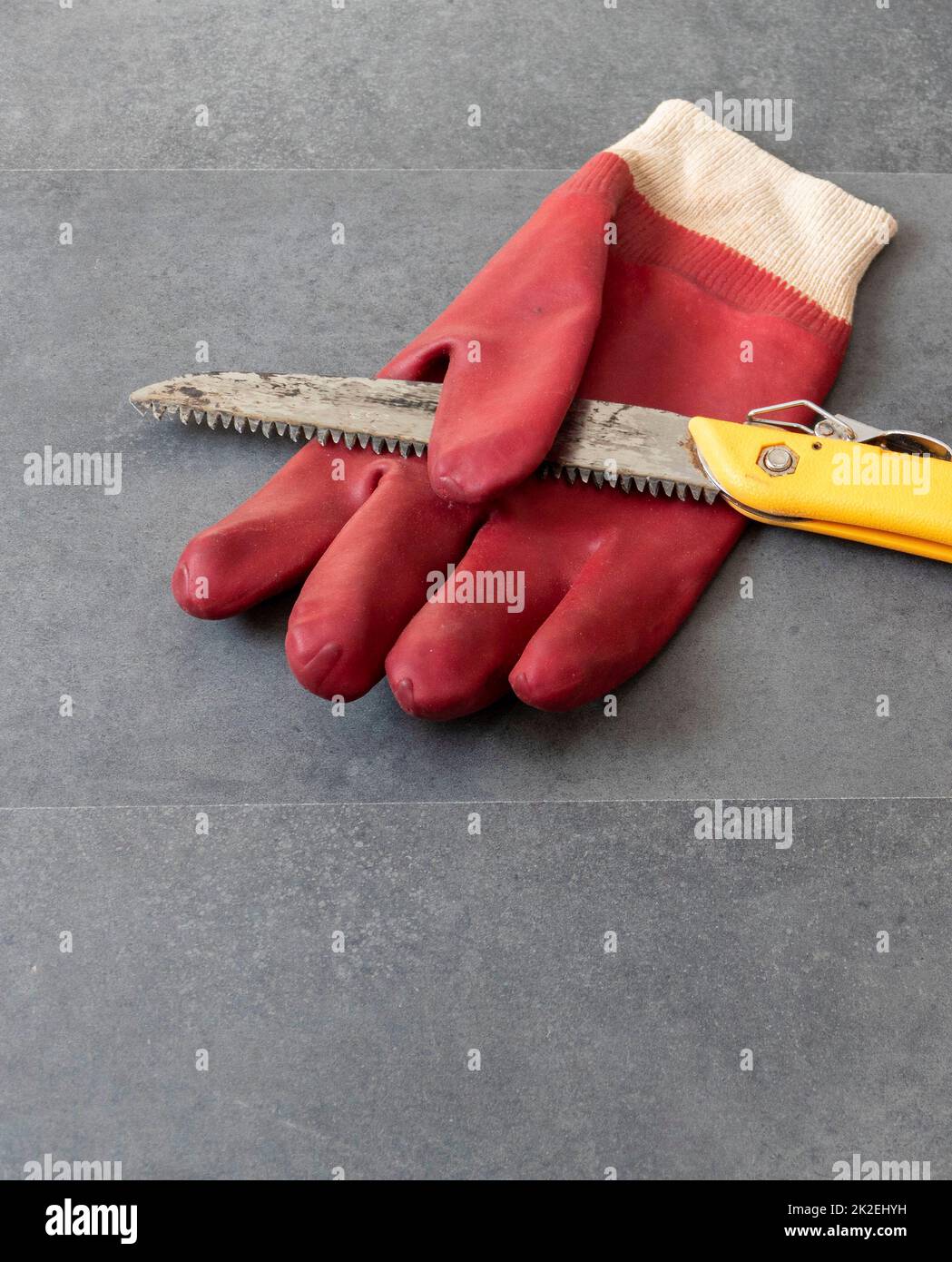 using gloves to prevent hand injuries while working in the workshop-saw ... using gloves to prevent hand injuries while working in the workshop-saw ...