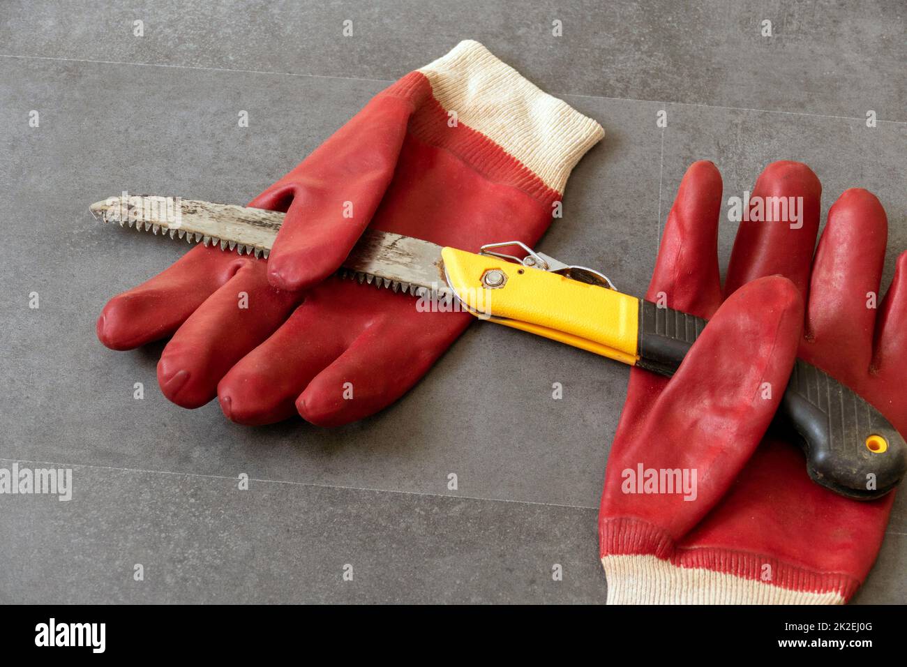 using gloves to prevent hand injuries while working in the workshop-saw ... using gloves to prevent hand injuries while working in the workshop-saw ...