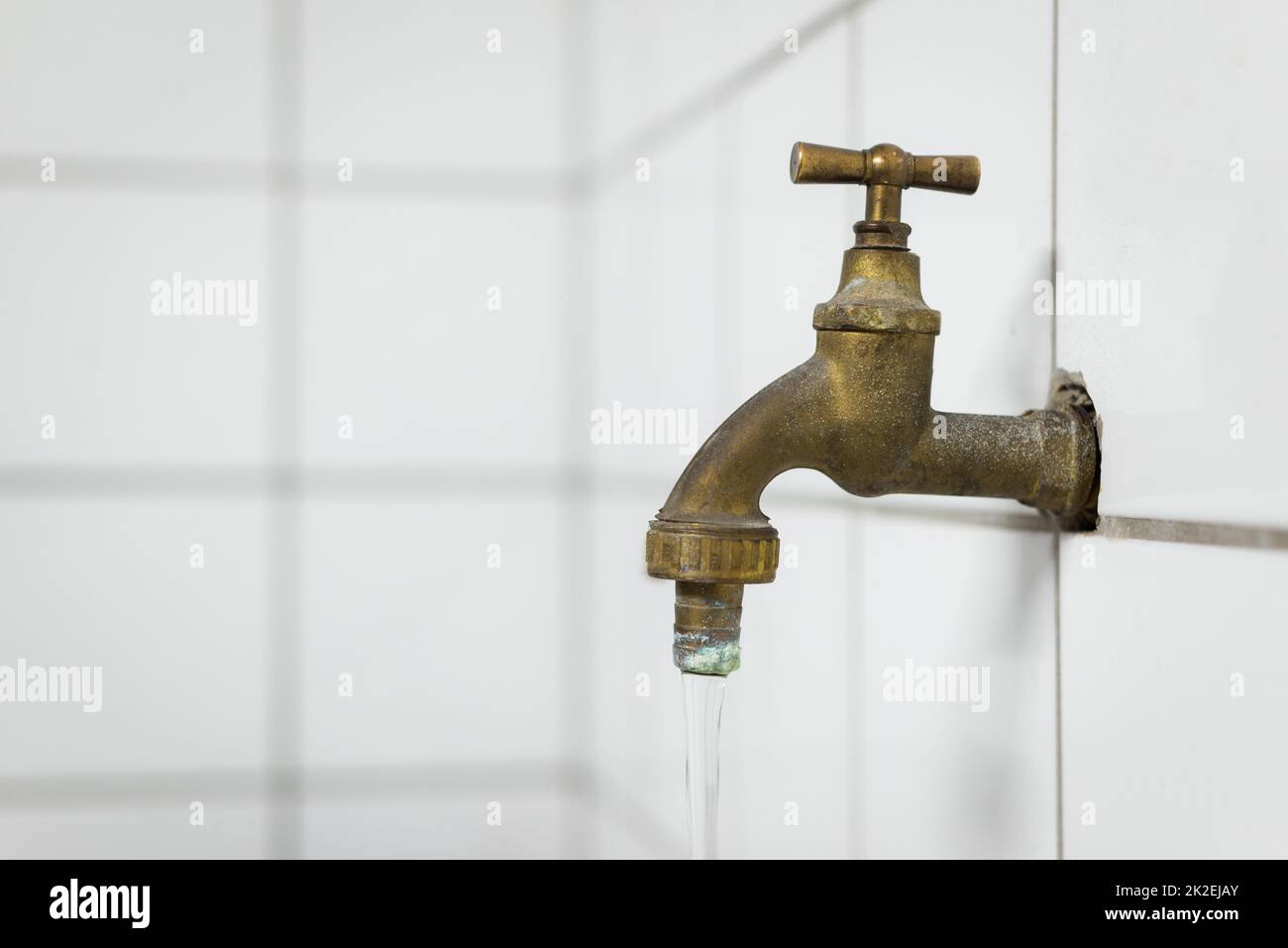 old bathroom faucet Stock Photo - Alamy
