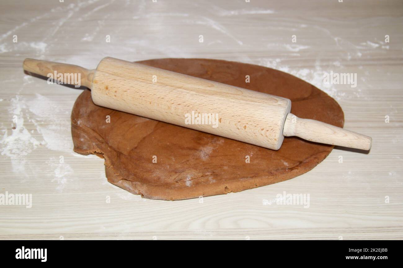 Scenes baking gingerbread, cut out, knead, bake Stock Photo - Alamy