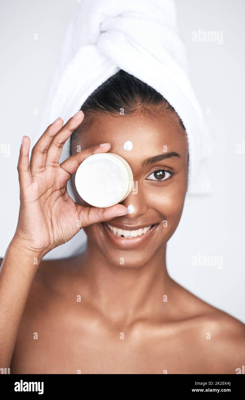 Holding tub hi-res stock photography and images - Alamy