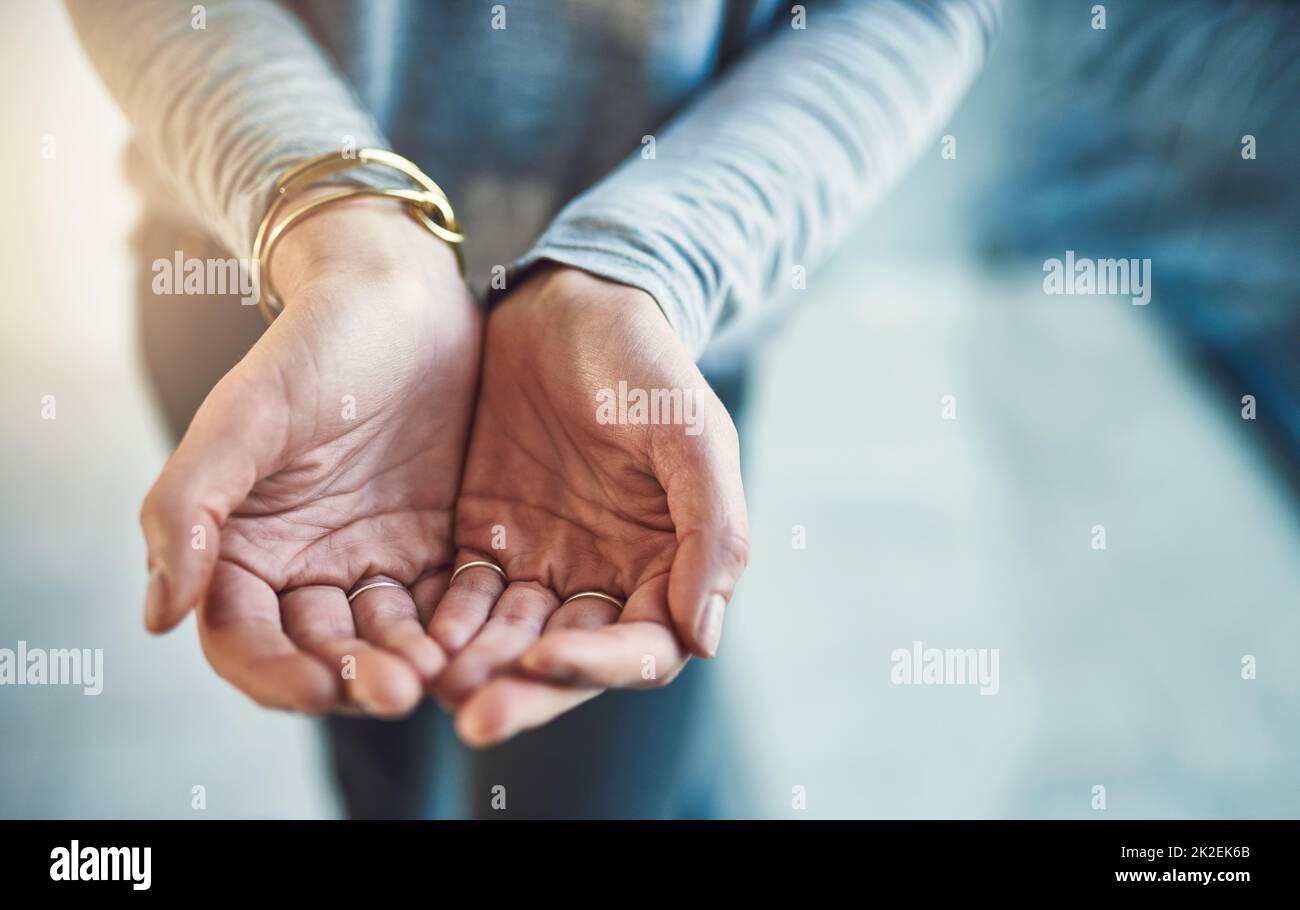 Hands cupped together hi-res stock photography and images - Alamy