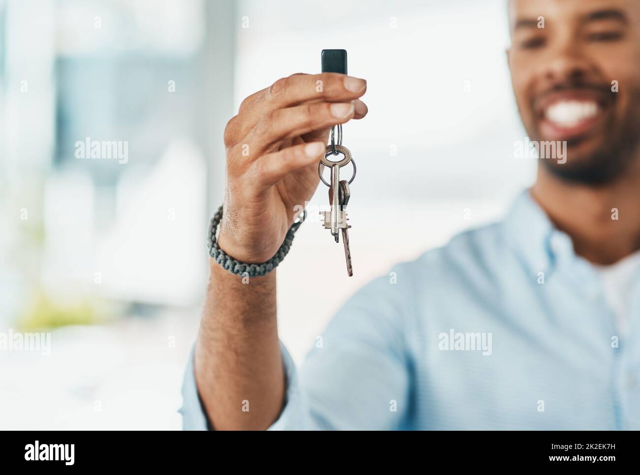 Man holding keys hi-res stock photography and images - Alamy
