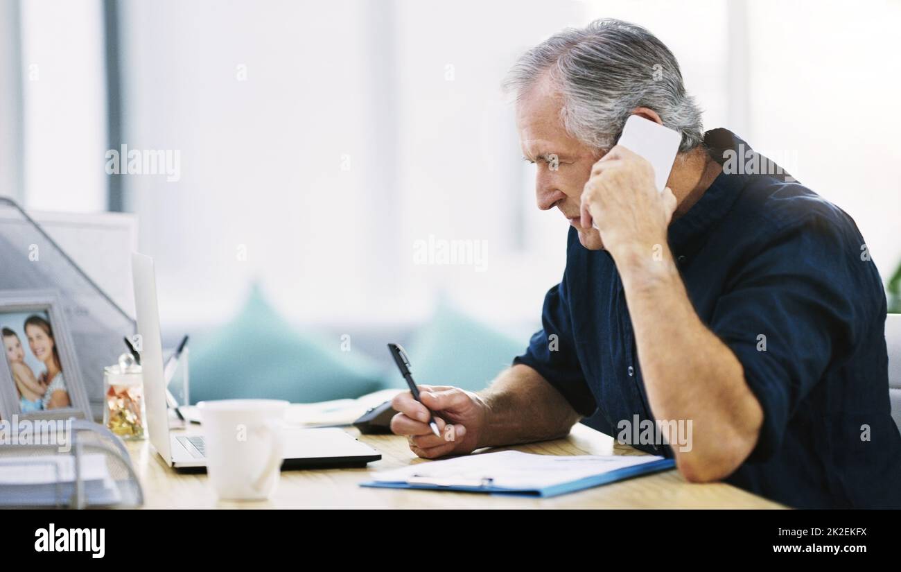 Call handling hi-res stock photography and images - Alamy