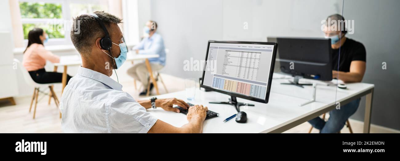 Call Center Customer Service Agents Wearing Masks Stock Photo - Alamy Call Center Customer Service Agents Wearing Masks Stock Photo - Alamy