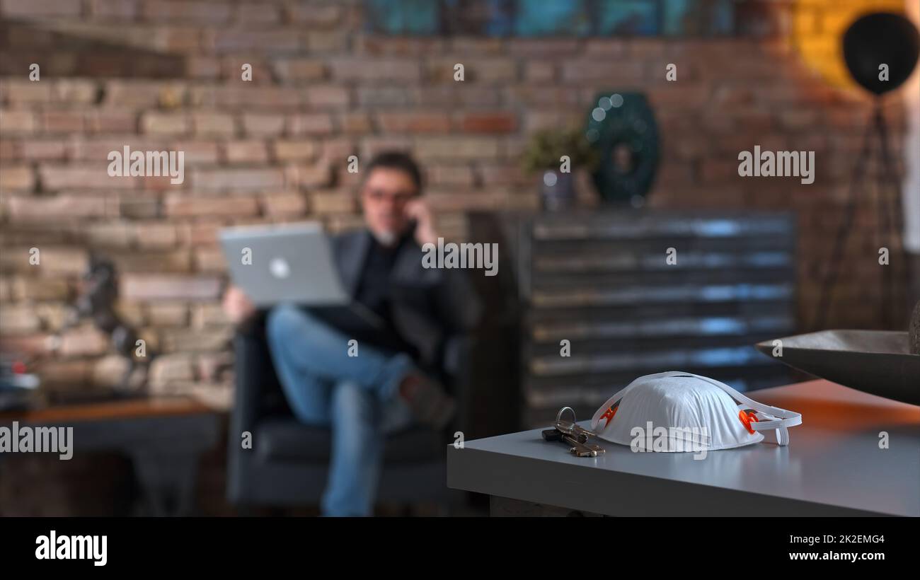 Office coronavirus desk hi-res stock photography and images - Alamy