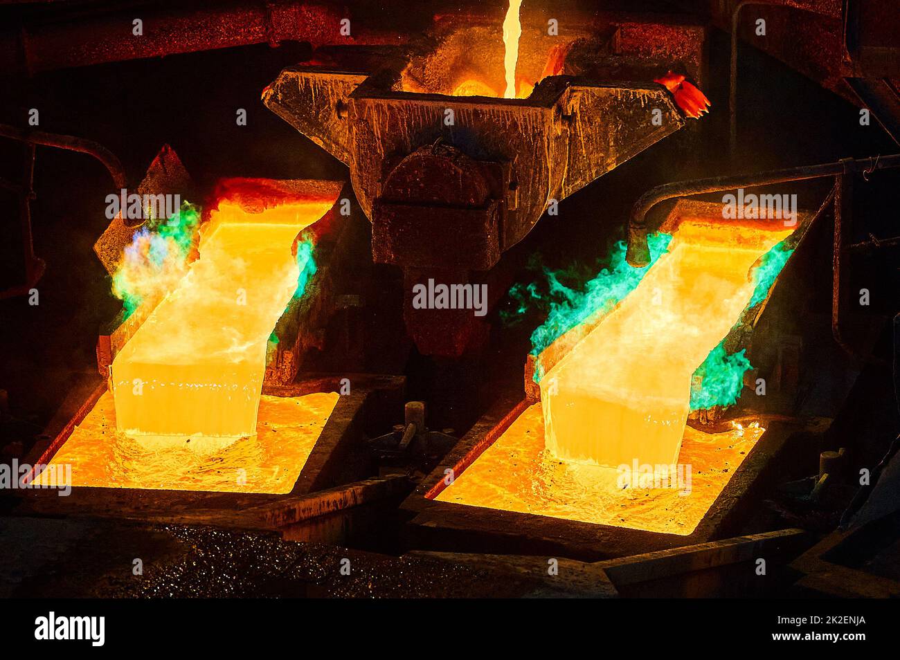 Filling form with copper for anodes on casting wheel Stock Photo - Alamy