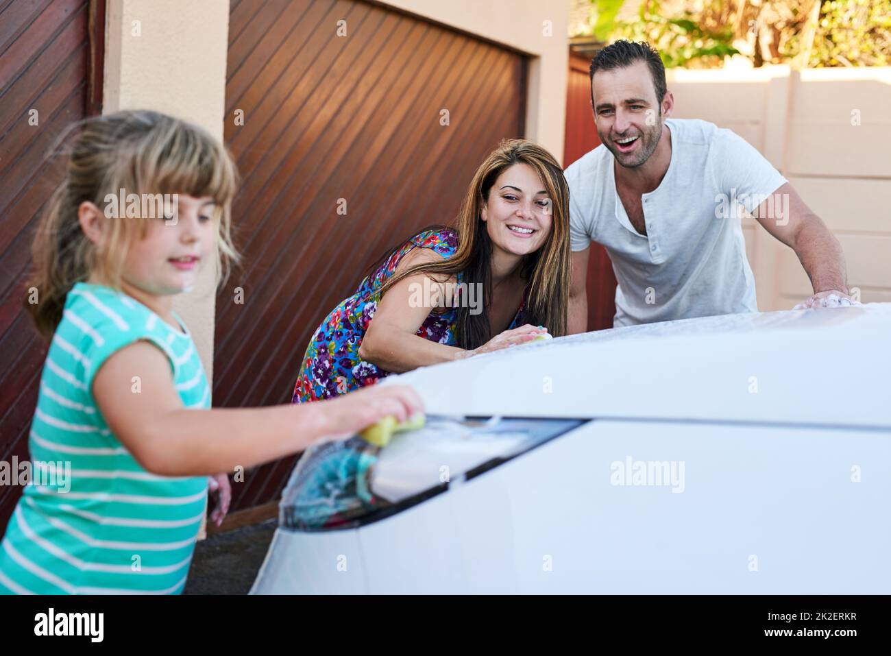 Family washing car hi-res stock photography and images - Alamy