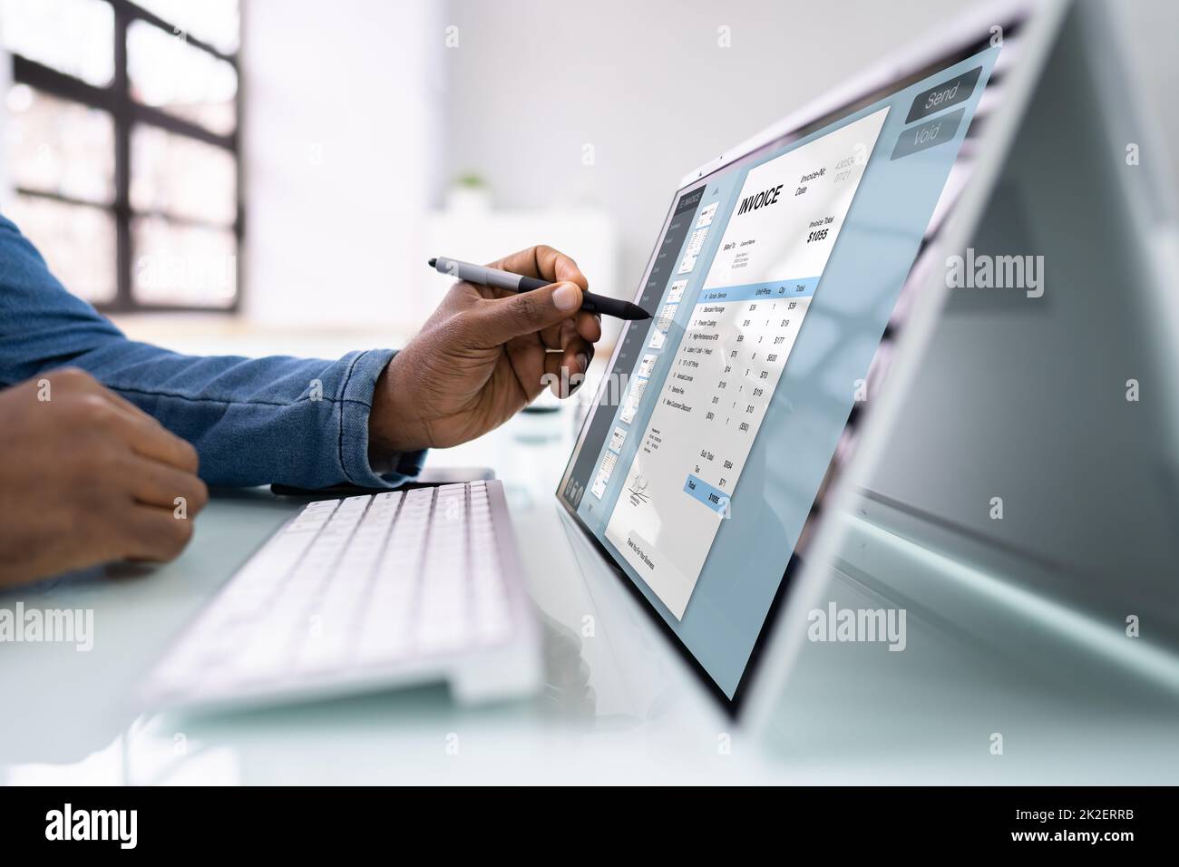 Invoice management hi-res stock photography and images - Alamy