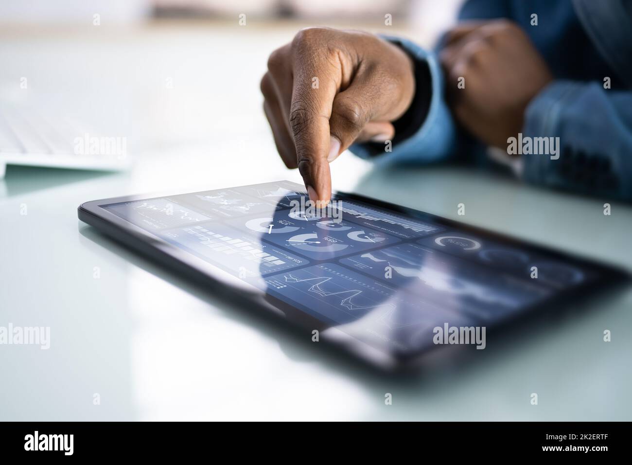 Remote Bank Check Capture And Deposit Stock Photo - Alamy
