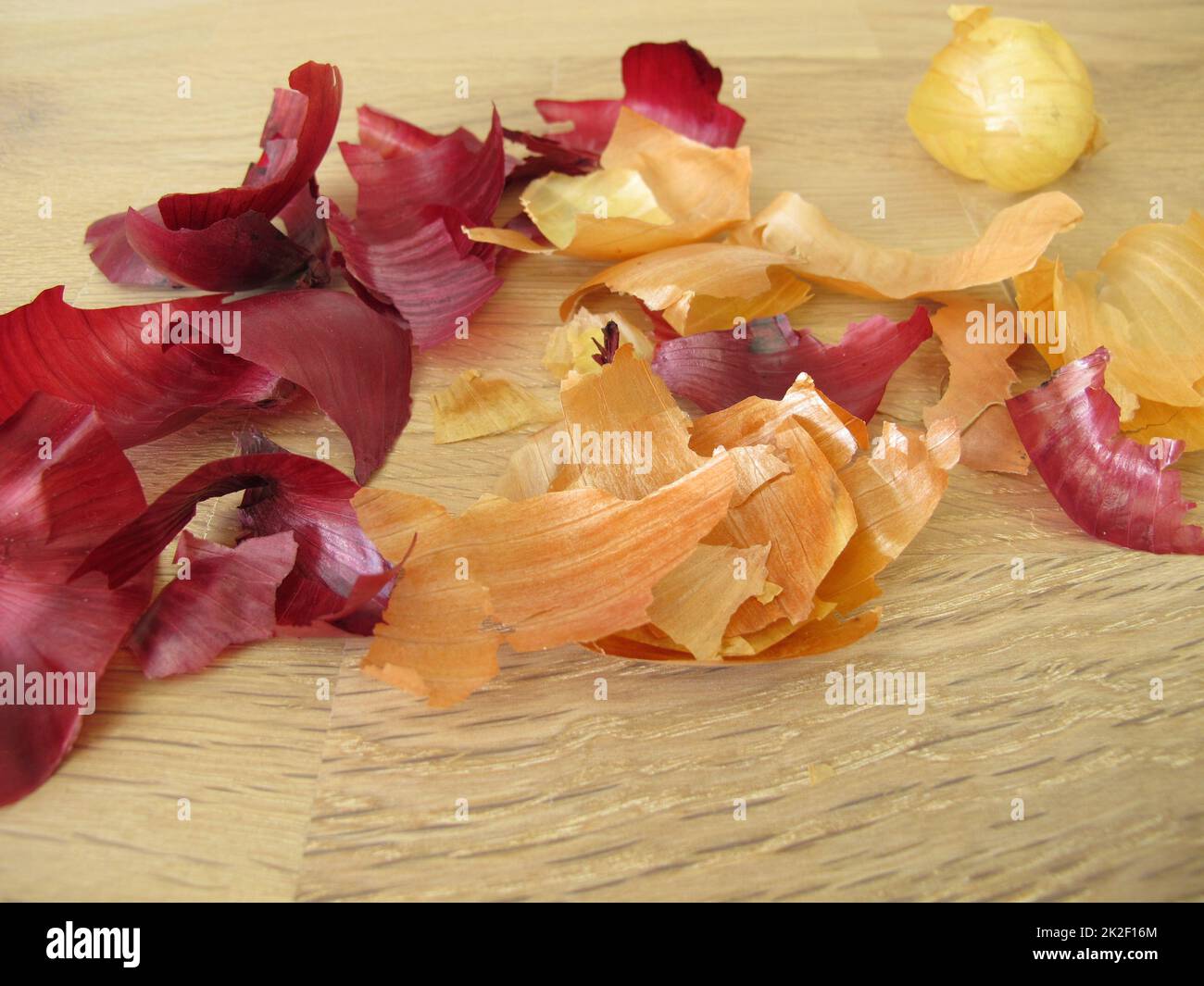 Red and brown onion peel for tea, as a coloring agent or a plant ...