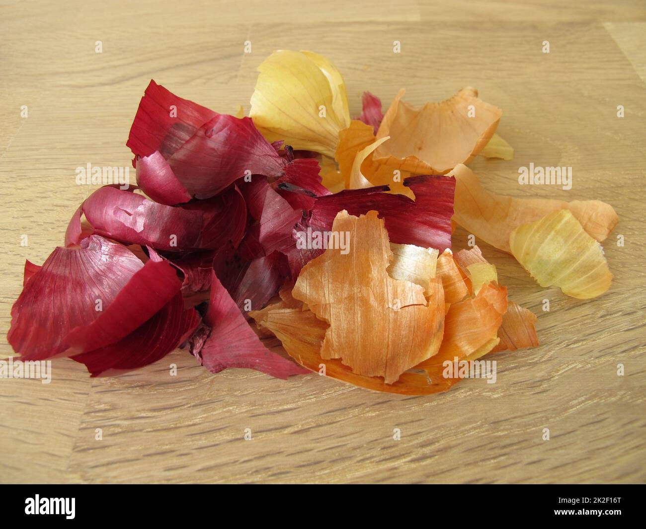 Red and brown onion peel for tea, as a coloring agent or a plant ...
