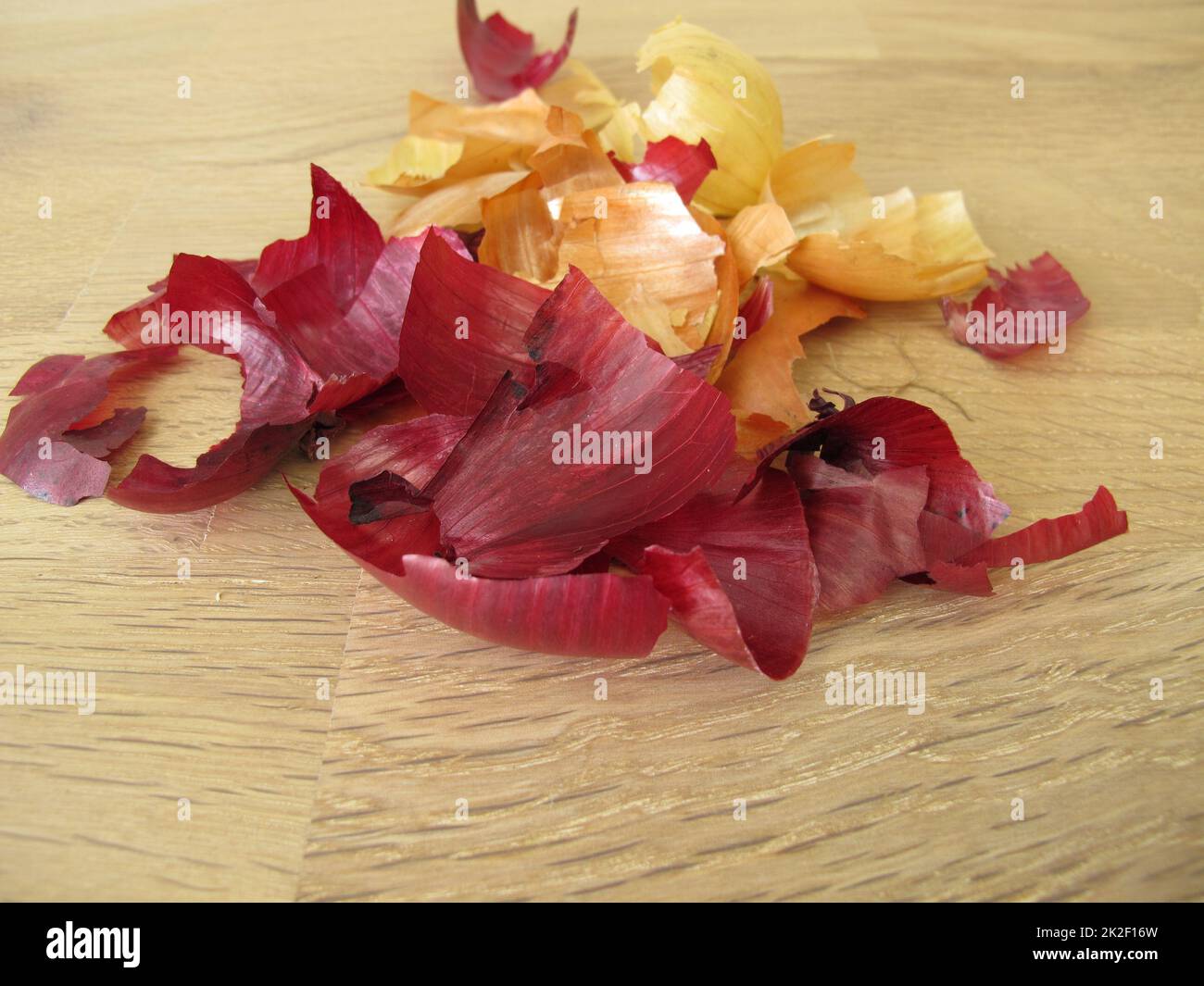 Red and brown onion peel for tea, as a coloring agent or a plant ...