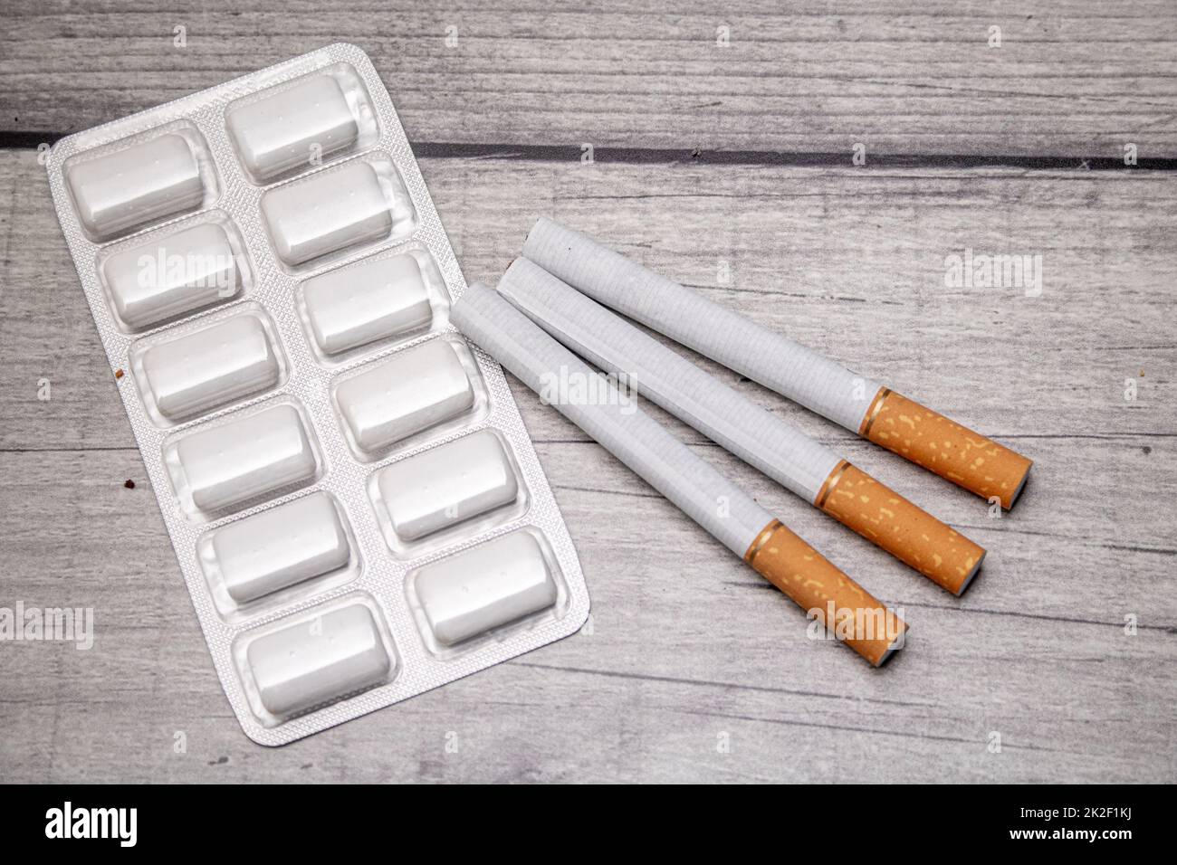 nicotine gums and cigarettes Stock Photo - Alamy