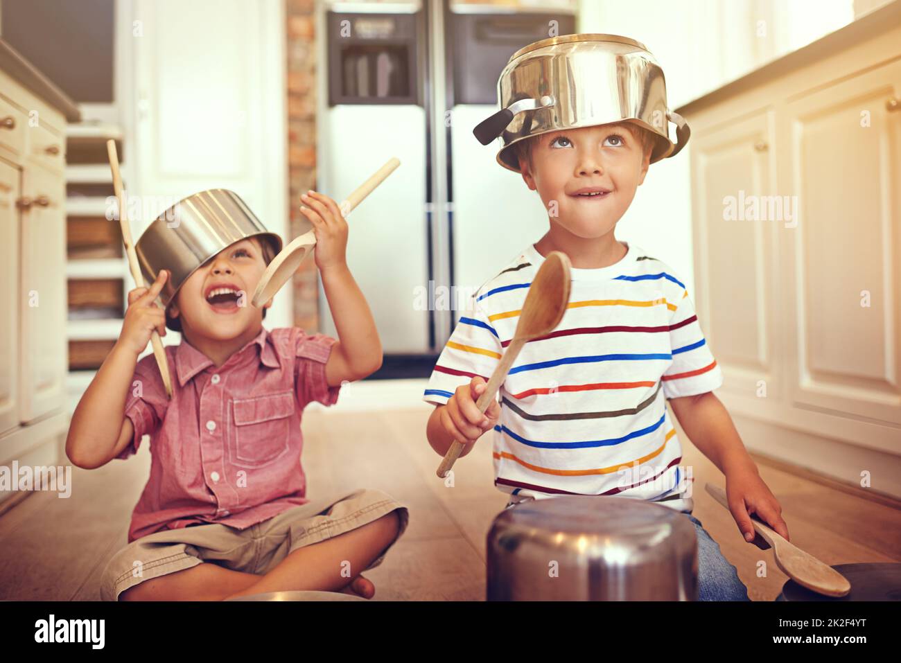 Kids playing with kitchen pans hi-res stock photography and images - Alamy
