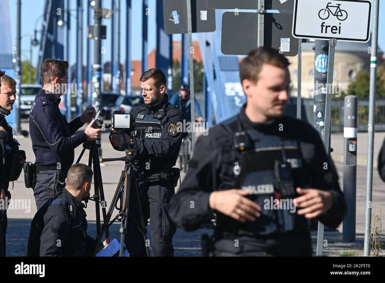Magdeburg, Germany. 21st Sep, 2022. Police officers from the Central ...