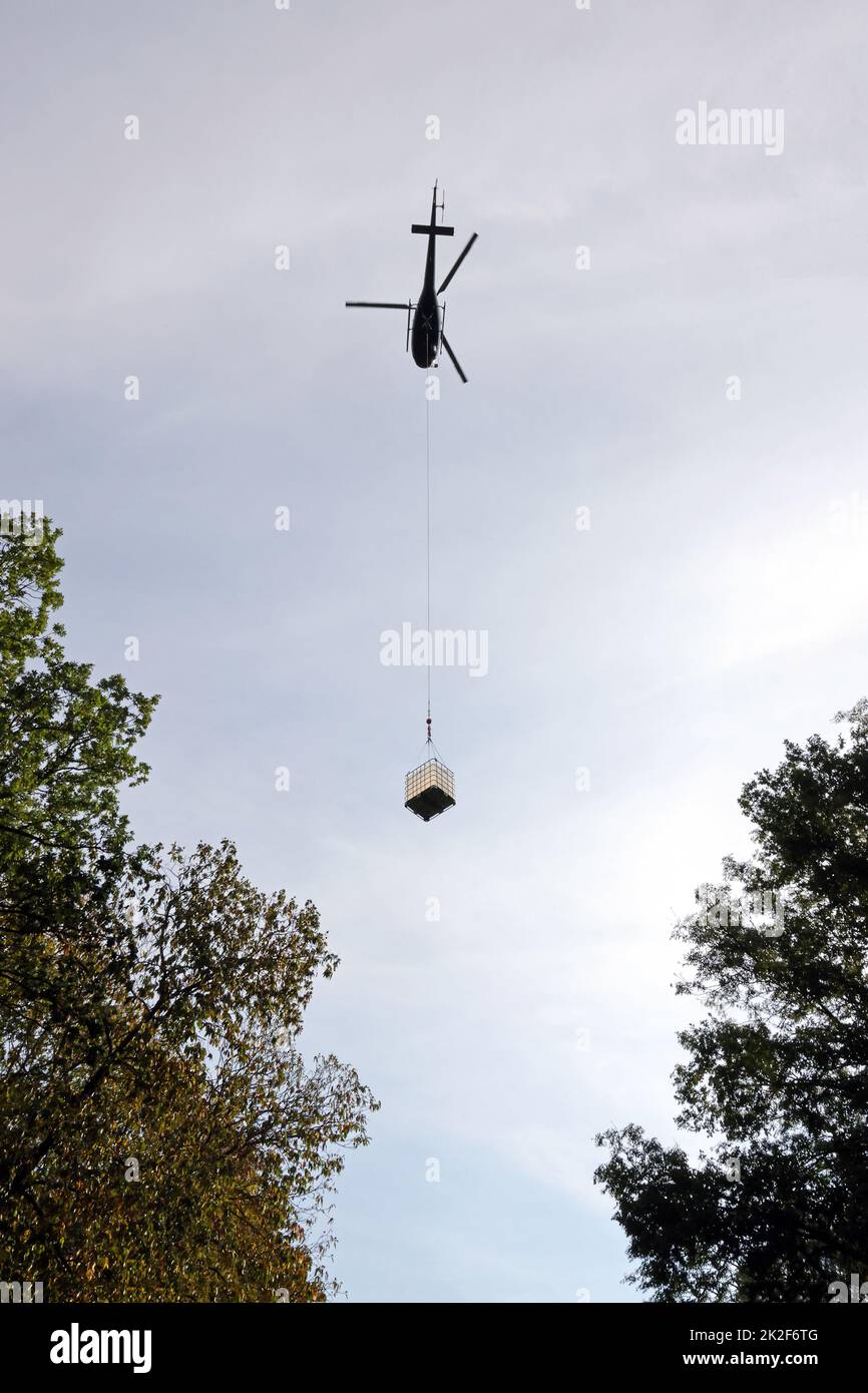 helicopter cargo flight Stock Photo - Alamy