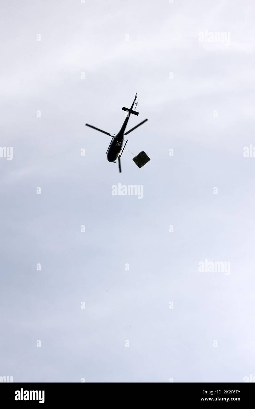 helicopter cargo flight Stock Photo - Alamy