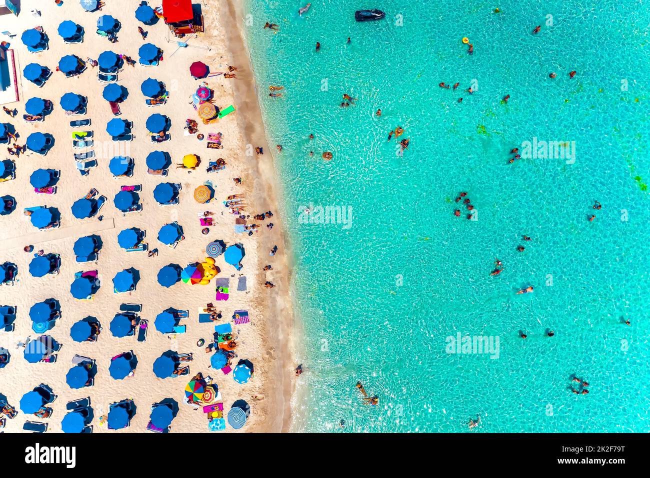 Overhead summer beach hi-res stock photography and images - Alamy
