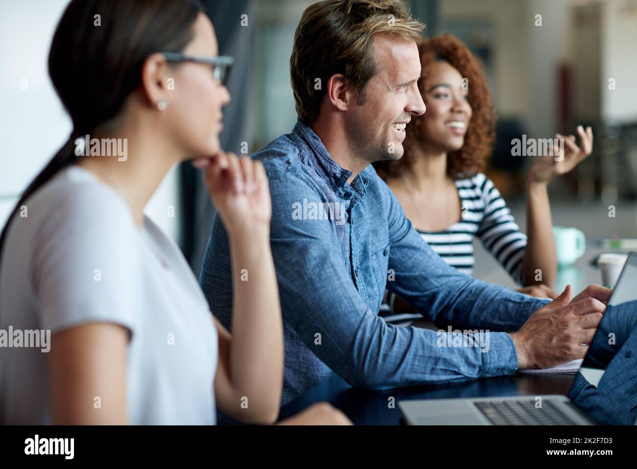 People sitting around table hi-res stock photography and images - Alamy