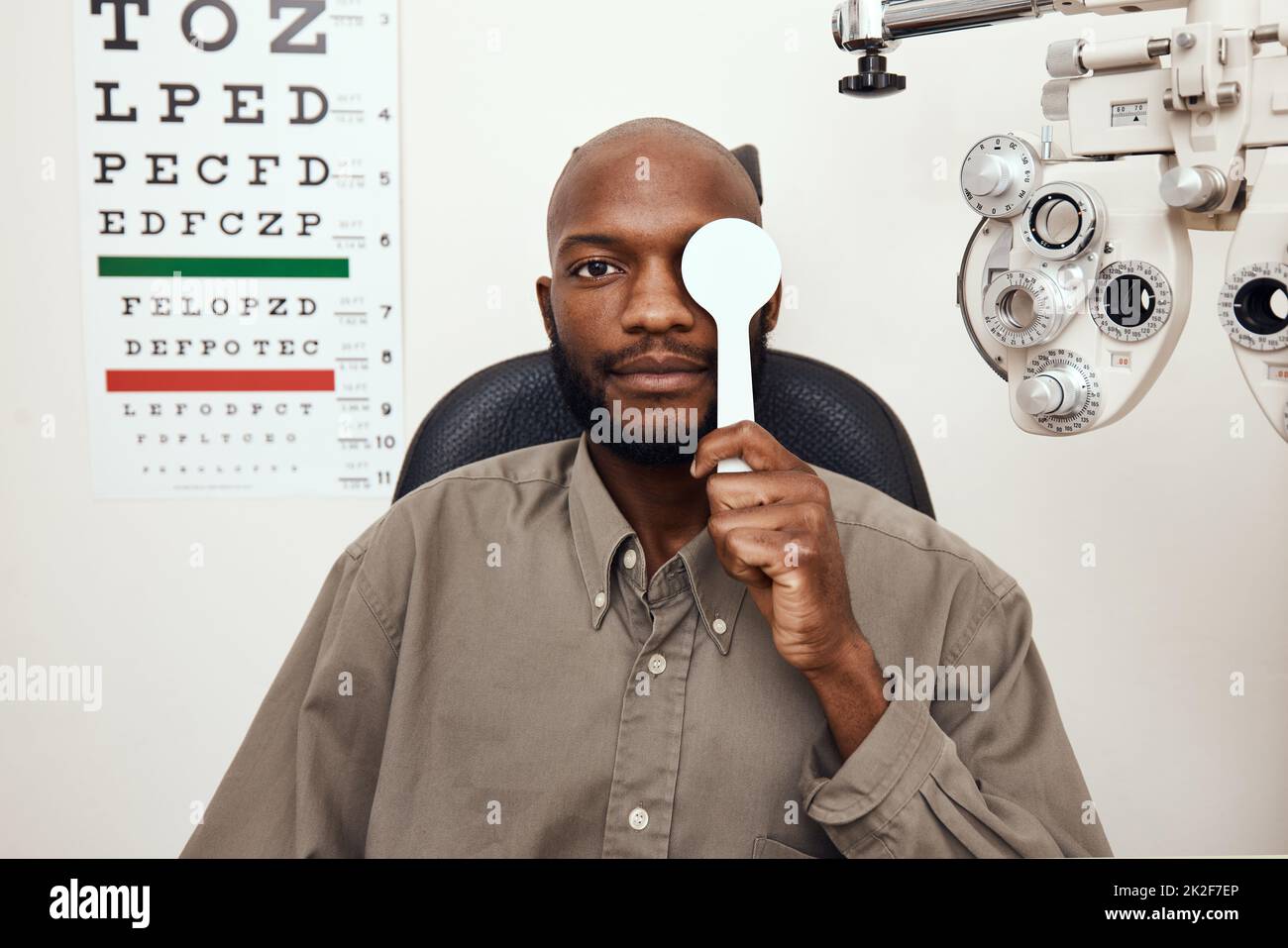 Eye test african hi-res stock photography and images - Alamy