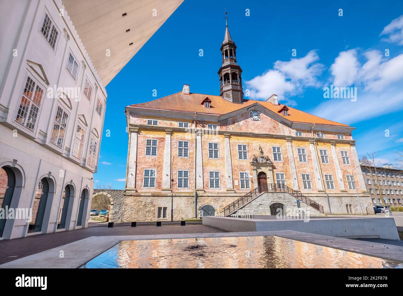 Town hall campus hi-res stock photography and images - Alamy