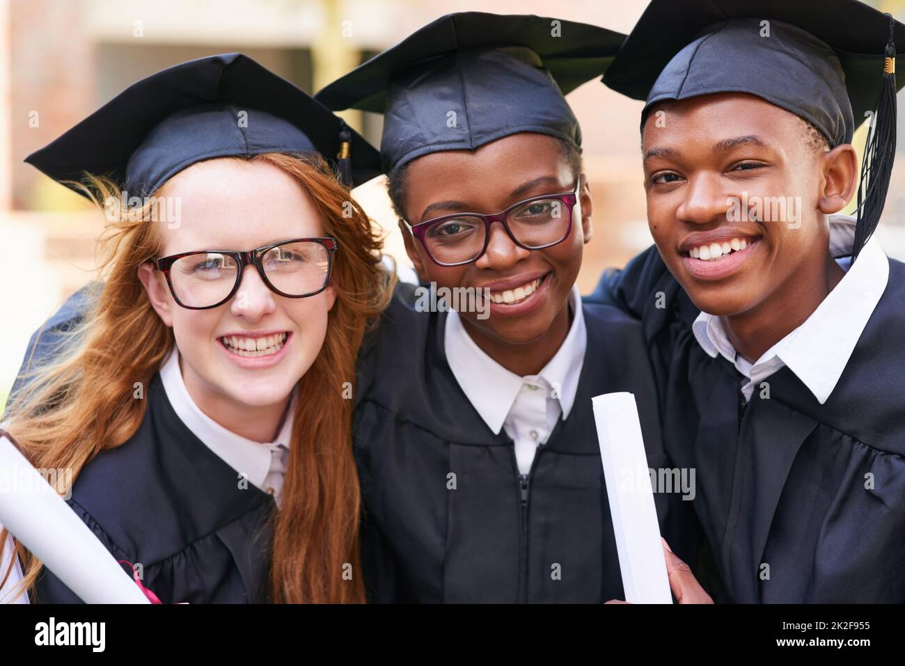 African female students outside hi-res stock photography and images - Alamy