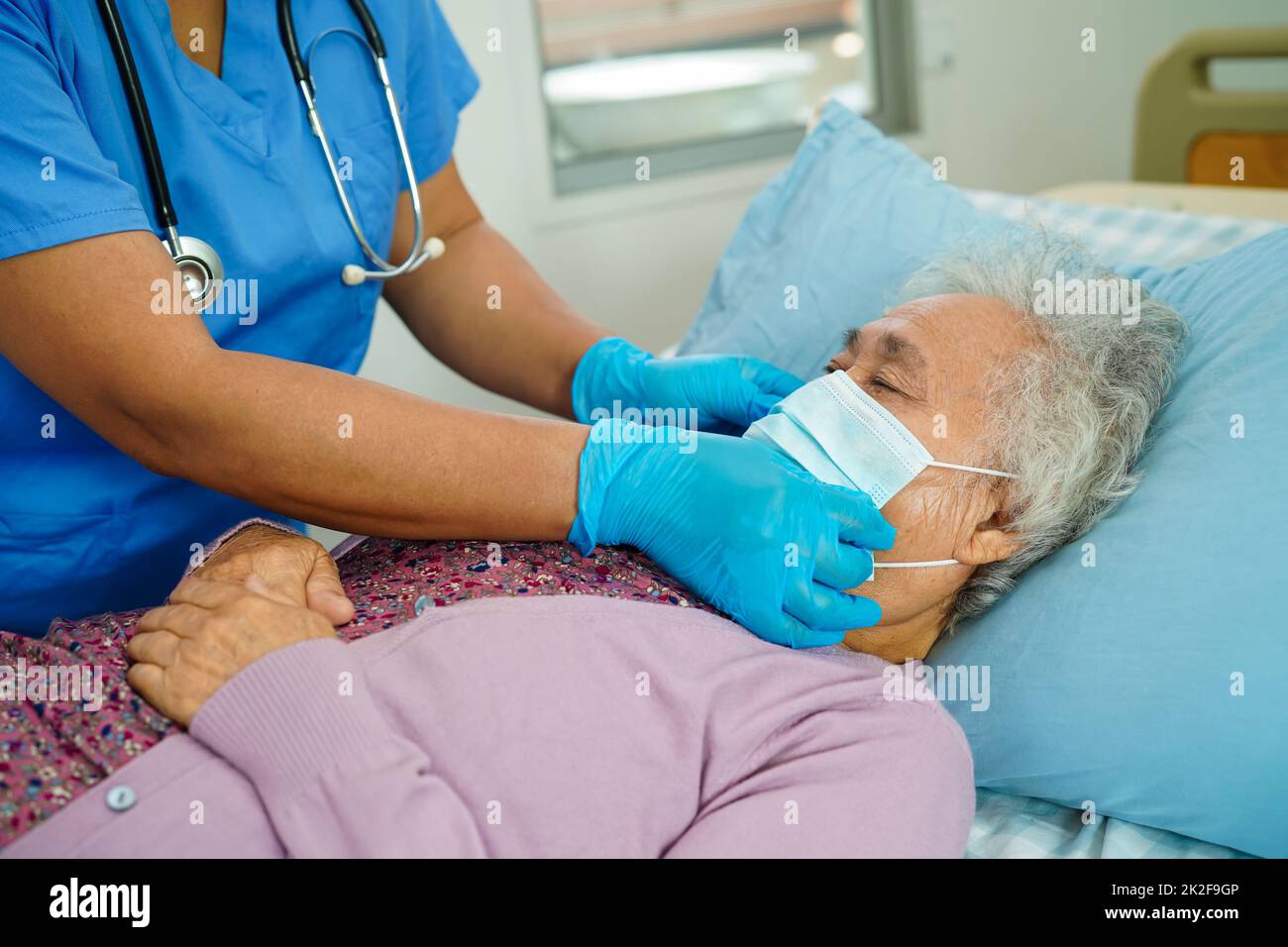 Doctor check Asian elder senior woman patient wearing a mask for ...