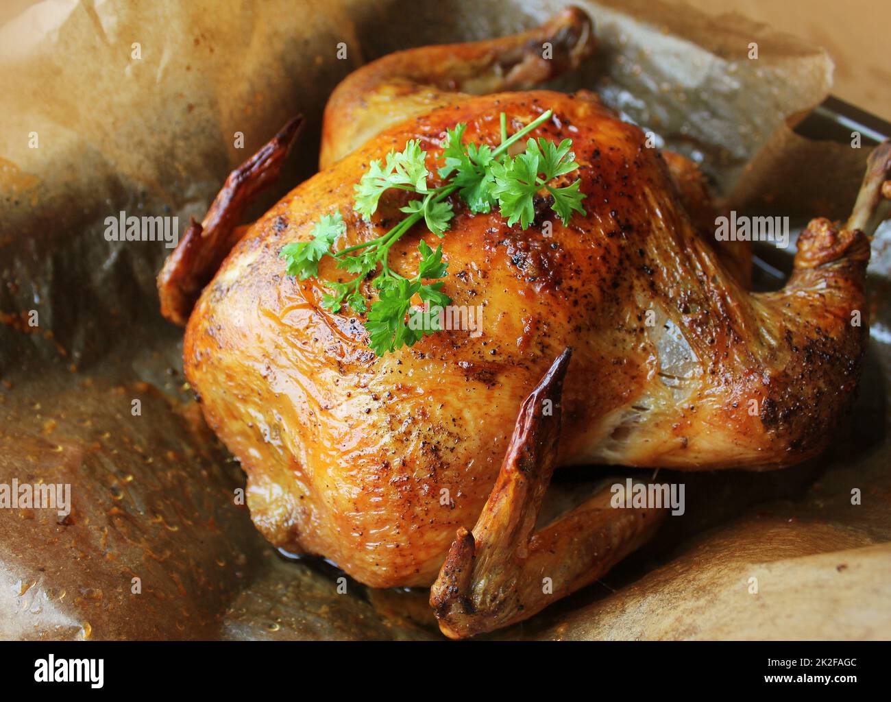 Whole roasted chicken on cooking pan Stock Photo - Alamy