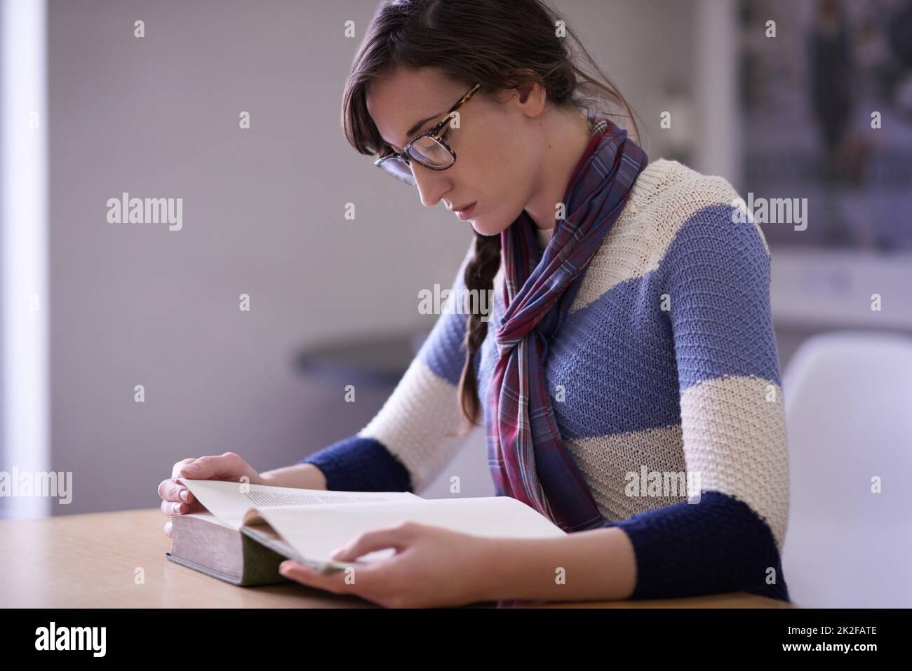 Student alone classroom hi-res stock photography and images - Alamy