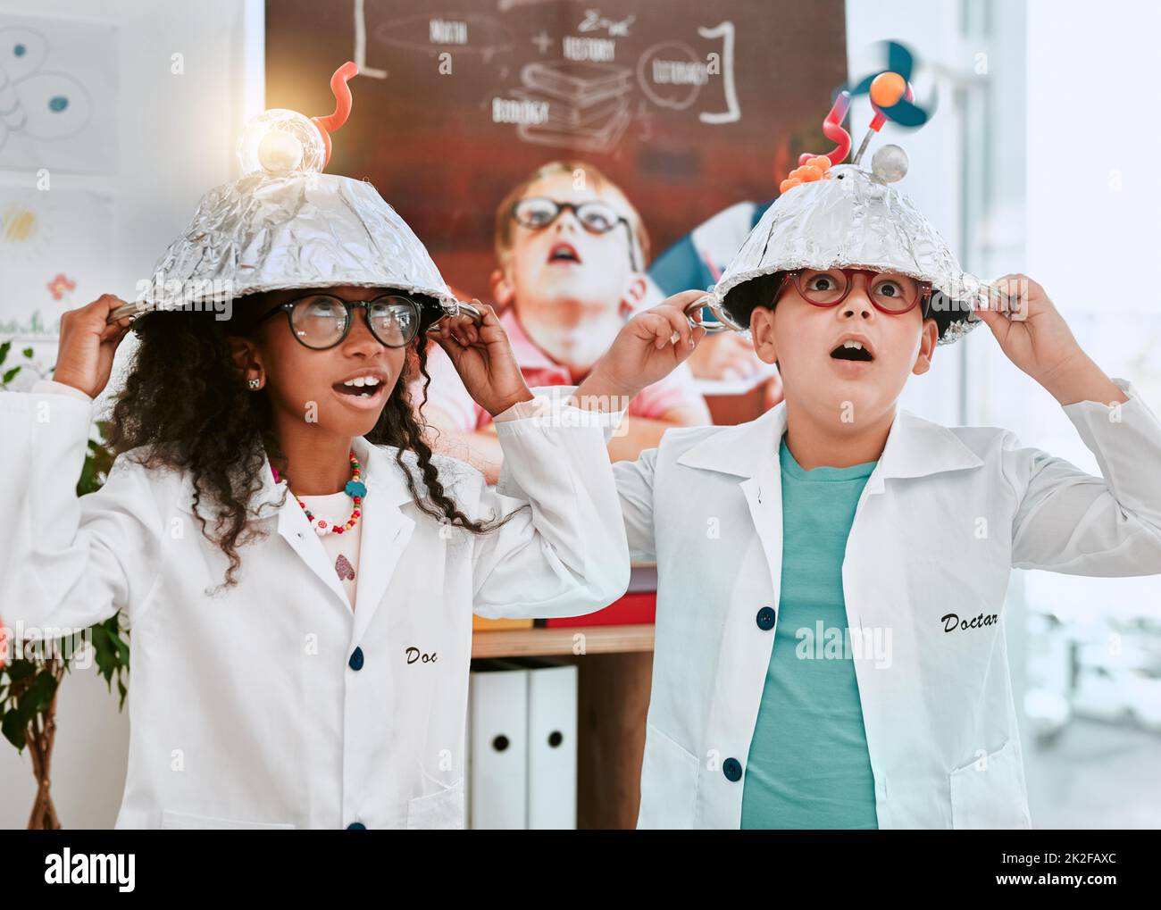 Science classroom experiment hi-res stock photography and images - Alamy