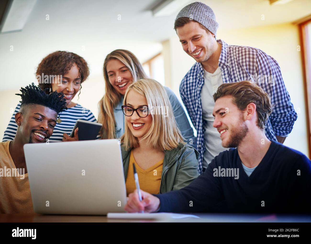 Collaborative learning hi-res stock photography and images - Alamy
