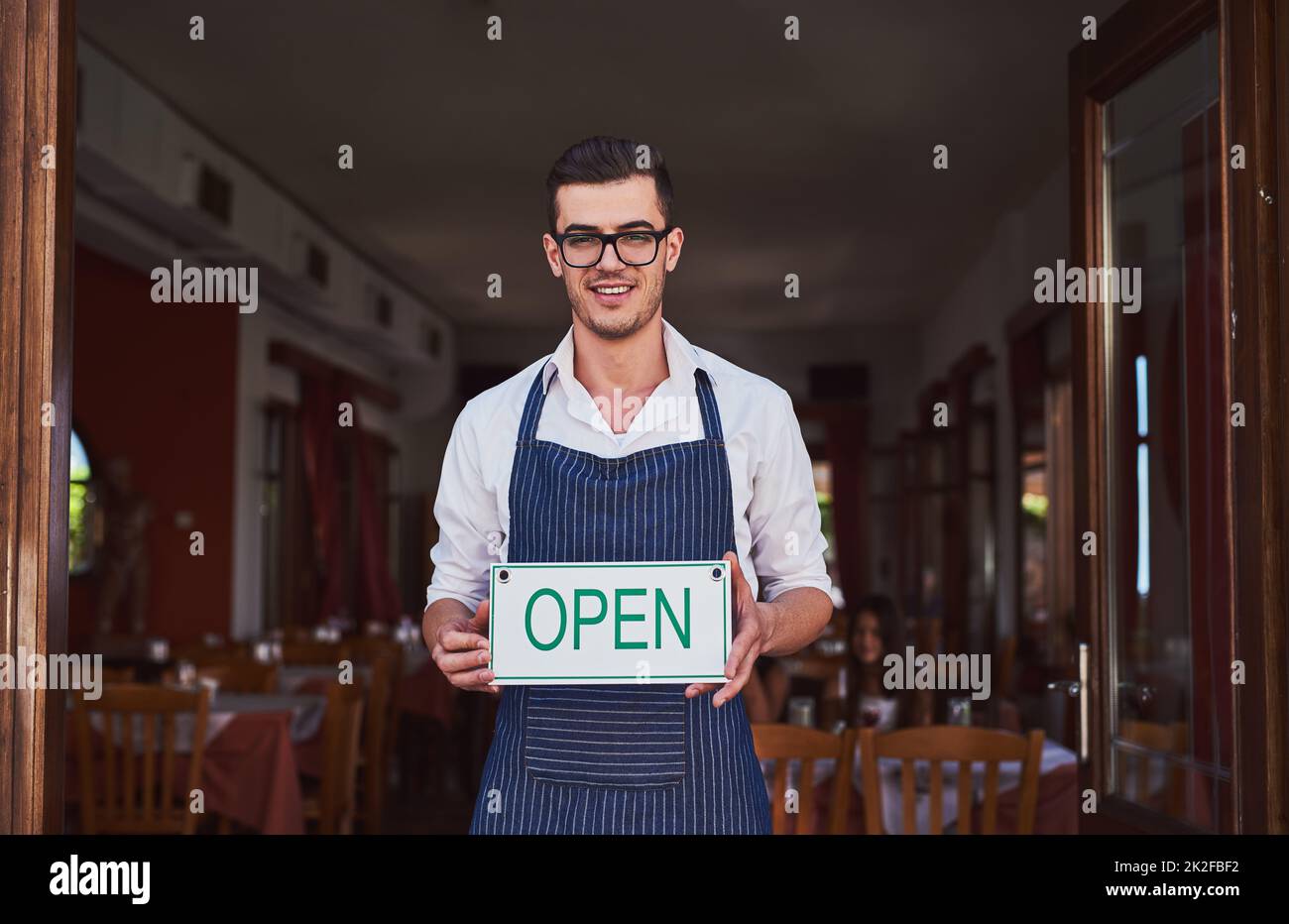 Open kitchen restaurant hi-res stock photography and images - Alamy