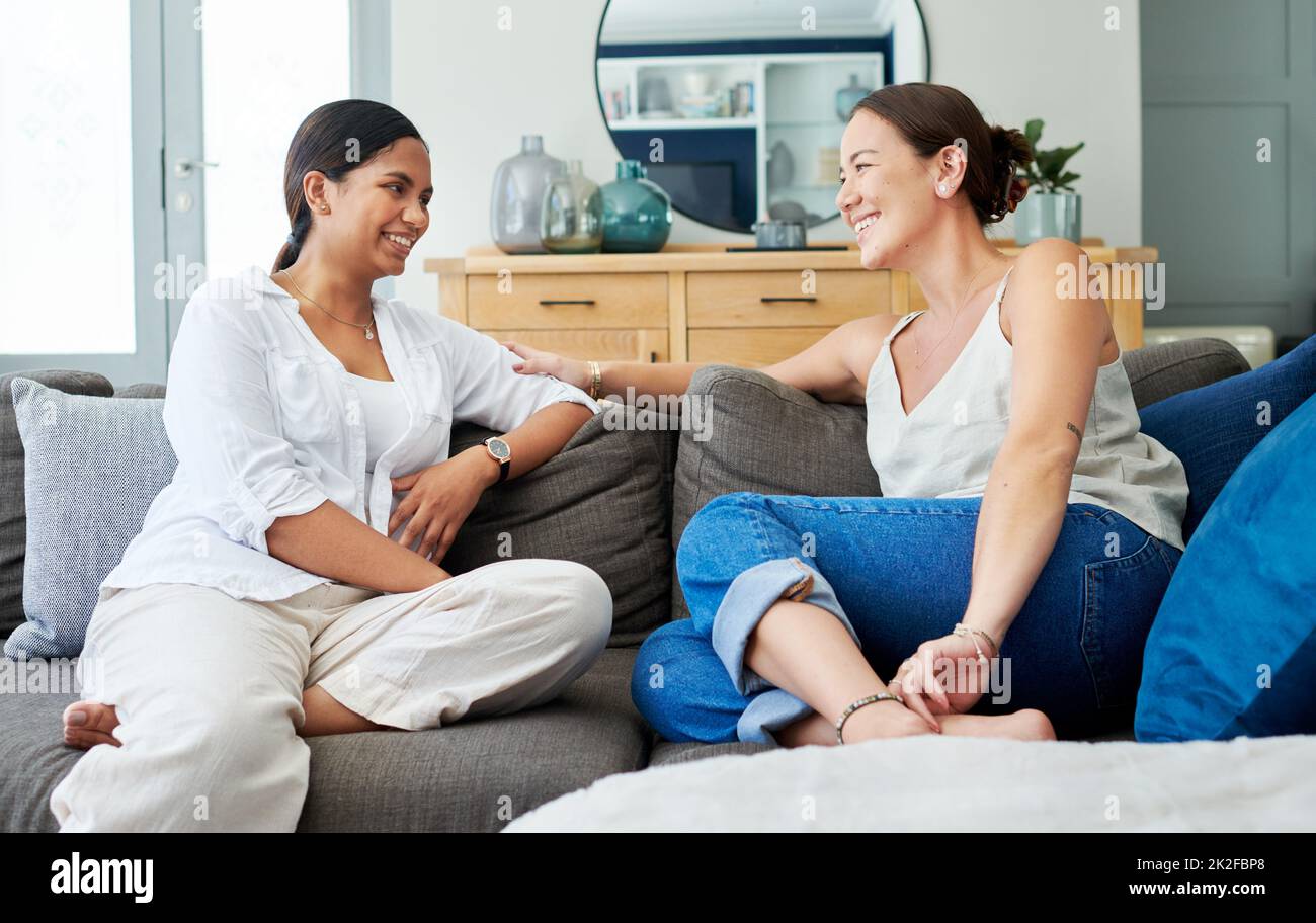 Two women talking sofa hi-res stock photography and images - Alamy