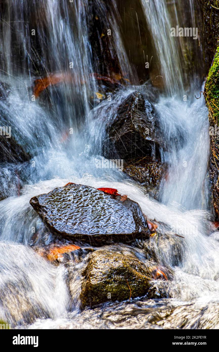 Small waterfall wallpaper hi-res stock photography and images - Alamy