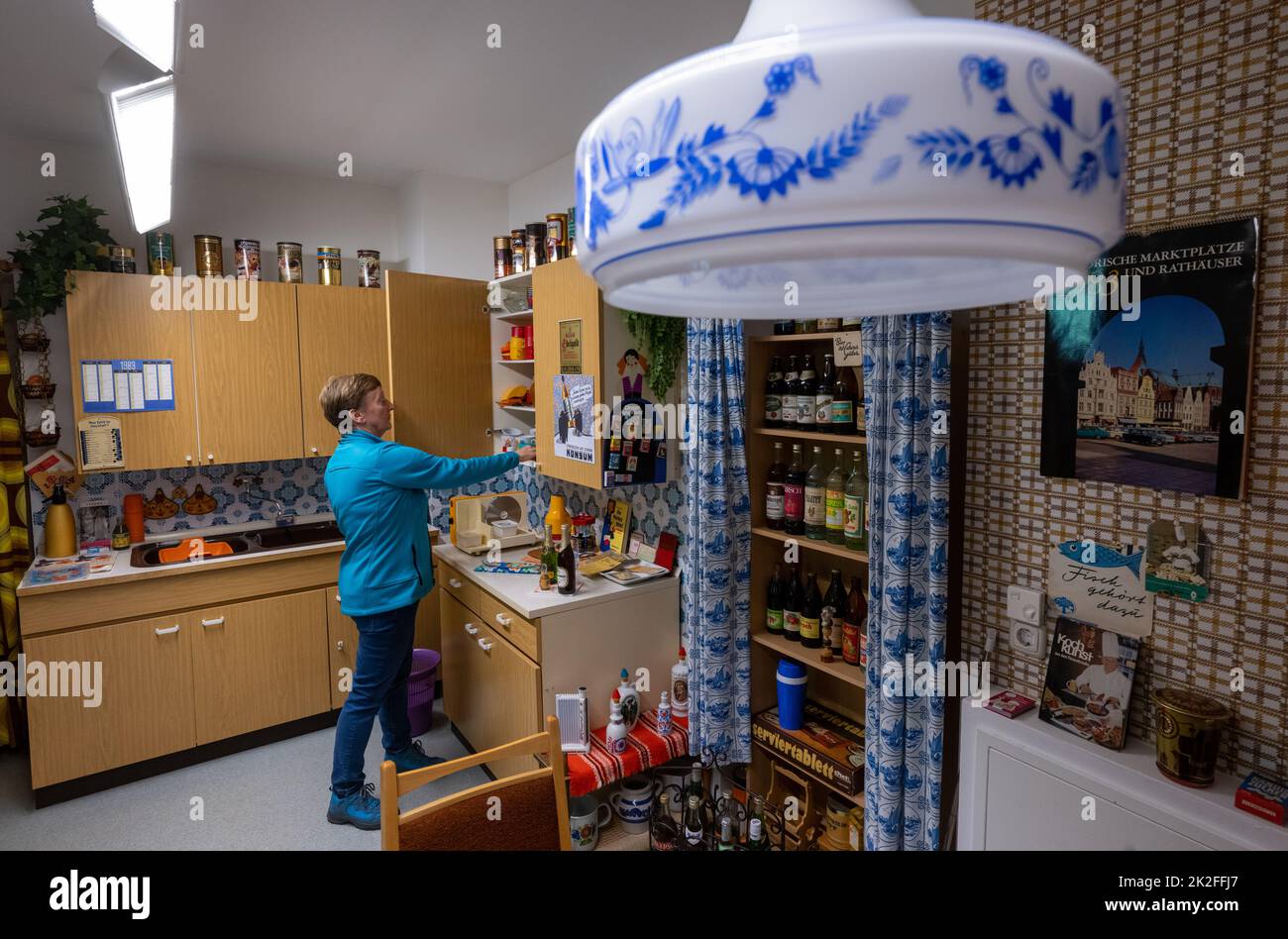 PRODUCTION - 21 September 2022, Saxony, Auerbach: Simone Sonntag stands ...