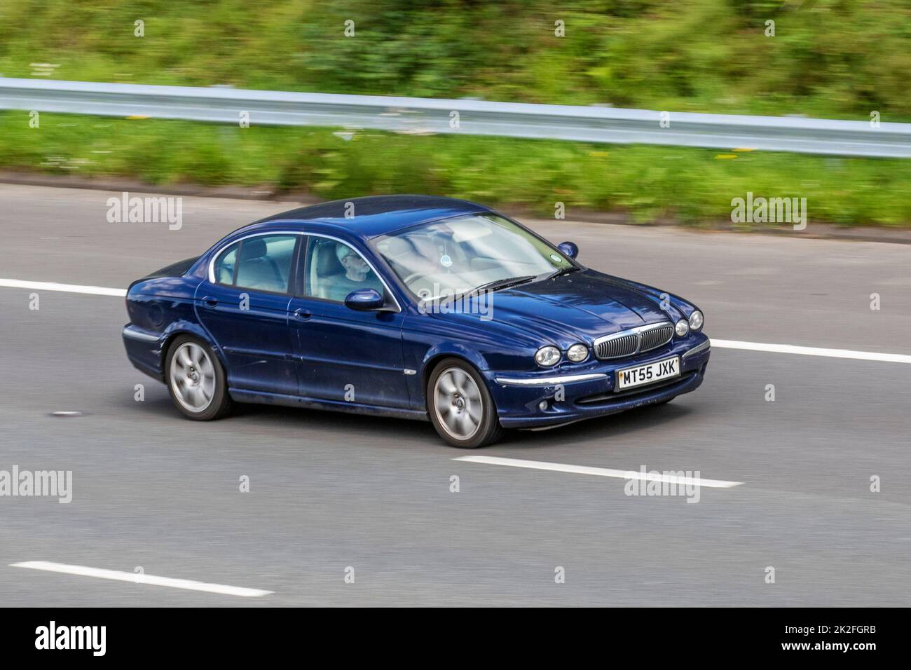 Jaguar x type saloon 2 0 v6 se 4d auto hi-res stock photography and ...