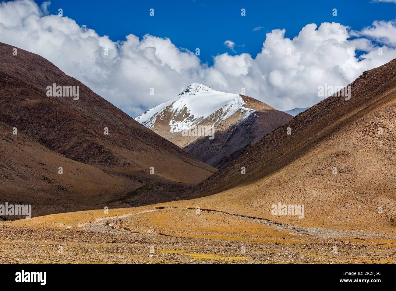 Himalayan landscape in Himalayas Stock Photo - Alamy