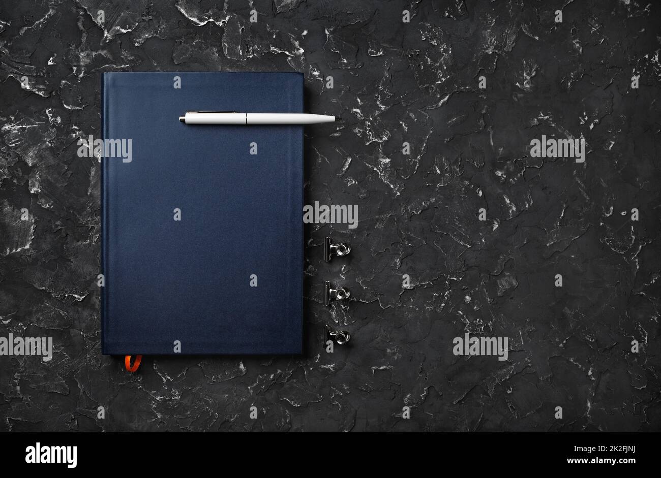 Black notebook with pen hi-res stock photography and images - Alamy