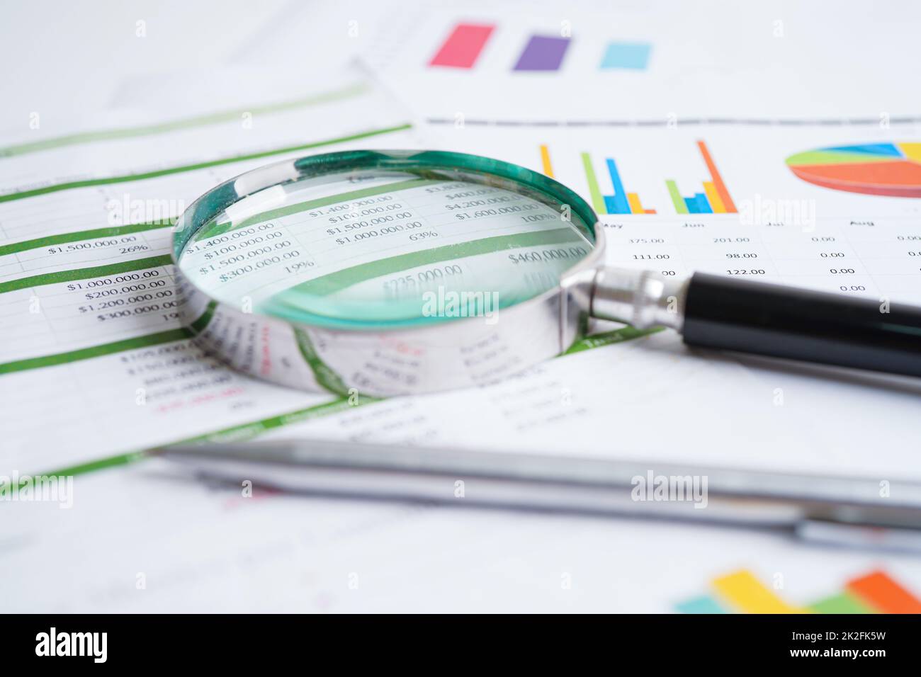 Magnifying glass on bar chart hi-res stock photography and images - Alamy